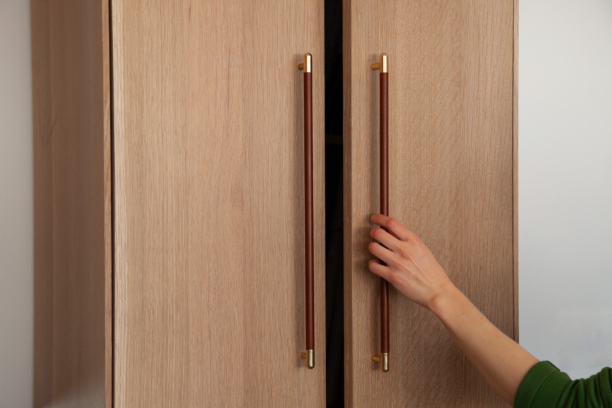 CABINET HARDWARE – Chapman & Bose